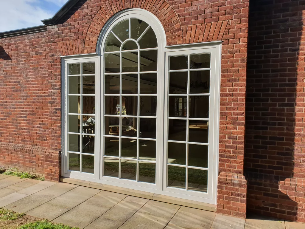 Arched top timber screen - A&CR Patchitt Joinery